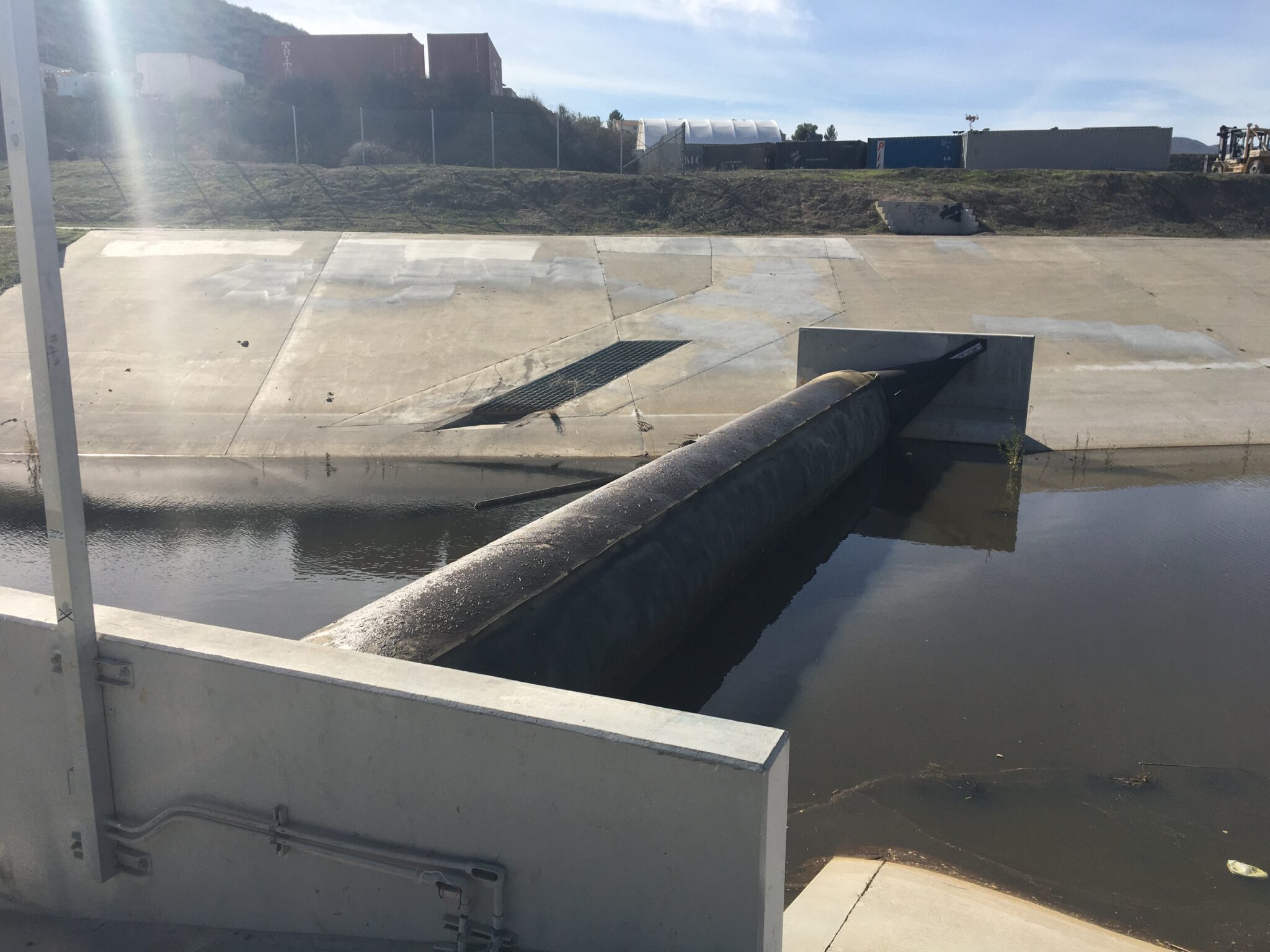 Rubber Dams | Air or Water Inflated Flexible Membrane Dam Solutions